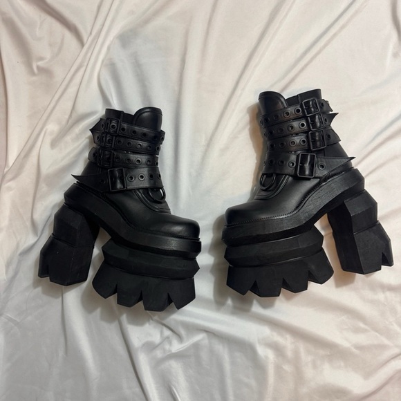 Dolls Kill | Shoes | Dolls Kill Black Chunky Platform Boots | Poshmark